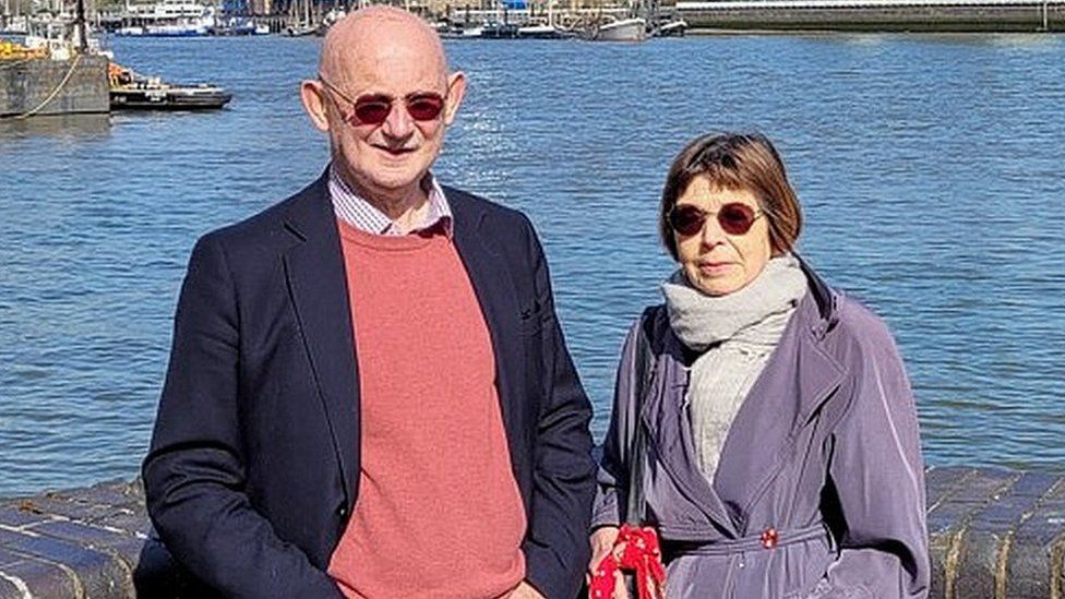 Compensation plan for Neil Woodford investors revealed - BBC News