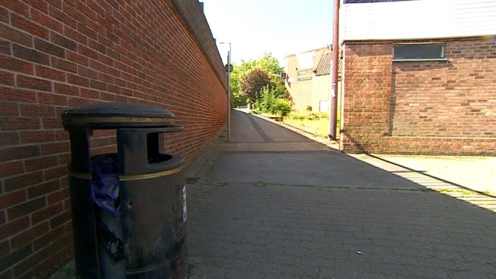 Murder arrest after Nottingham stabbing victim dies - BBC News