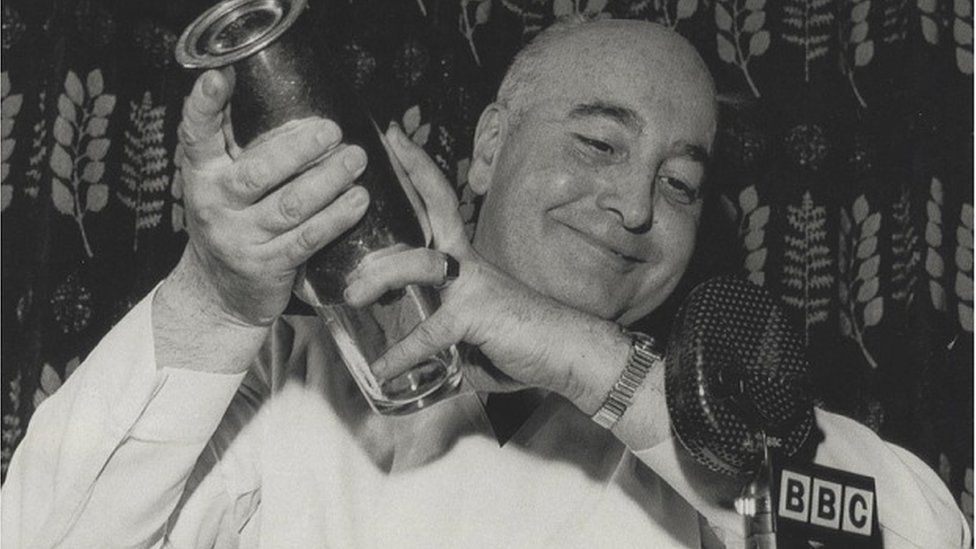 Belfast barman who served cocktails to the stars dies aged 93 - BBC News