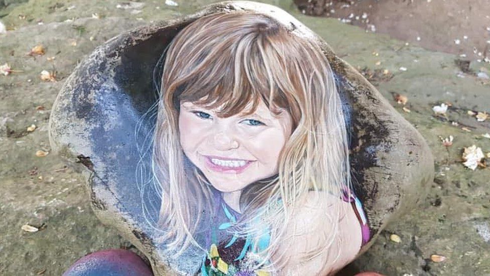 Isla Tansey: Painted stones record smashed in girl's memory - BBC News