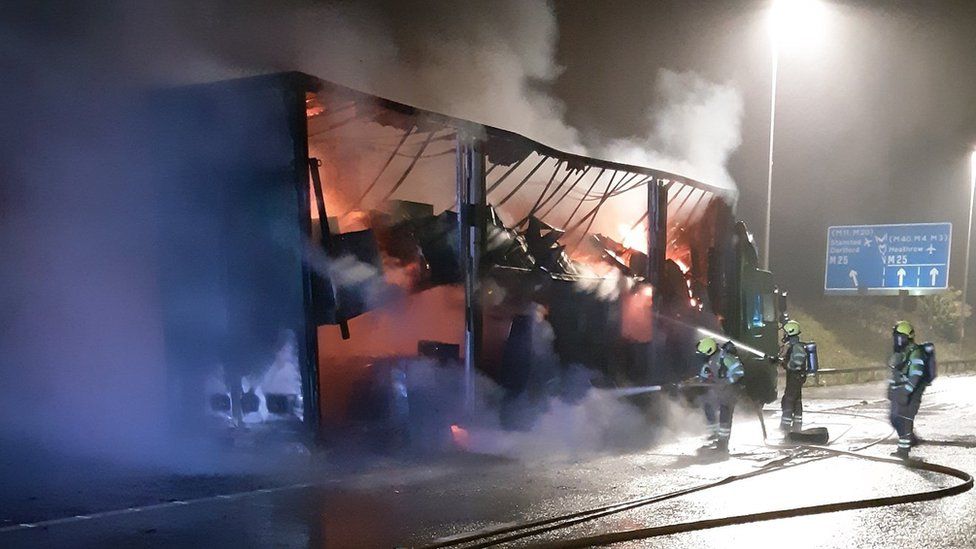 M1 and M25 junction closed in lorry fire - BBC News