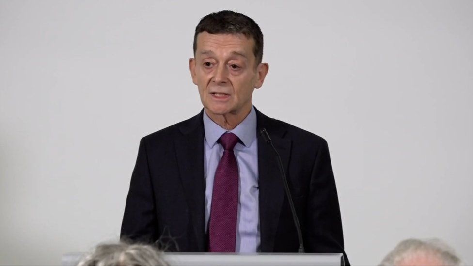 Rochdale grooming gang report's key findings - BBC News