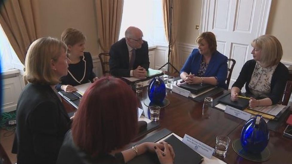 International schools advice panel meets - BBC News