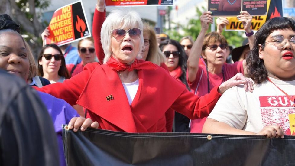 Jane Fonda: Hollywood star having chemotherapy for cancer - BBC News