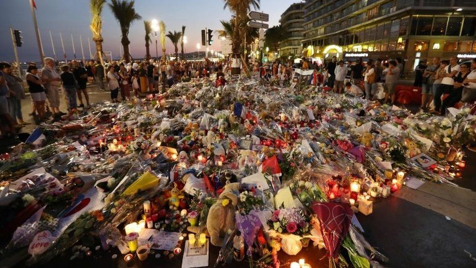 Nice attack death toll rises to 86 as injured man dies - BBC News