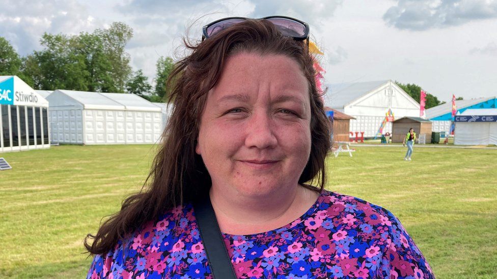 Dydd Sul anarferol Eisteddfod yr Urdd yn 'deimlad arbennig' - BBC Cymru Fyw