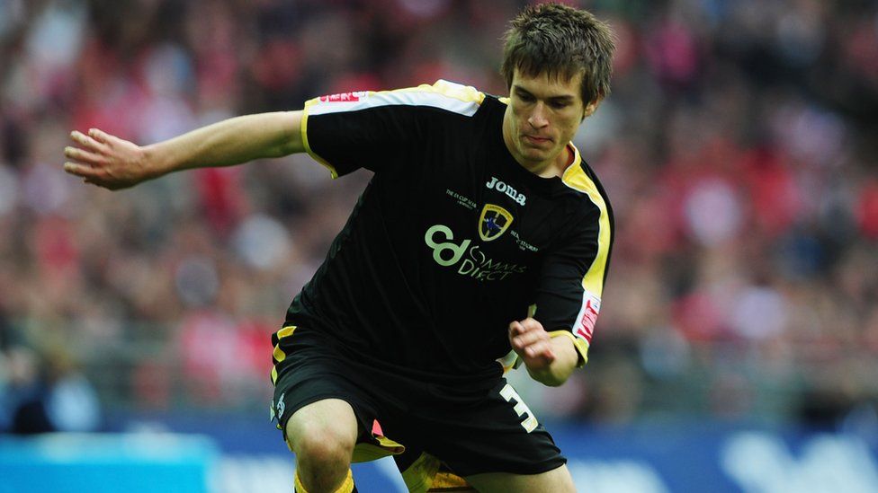 Highest paid British footballer: Who is Aaron Ramsey? - BBC Newsround