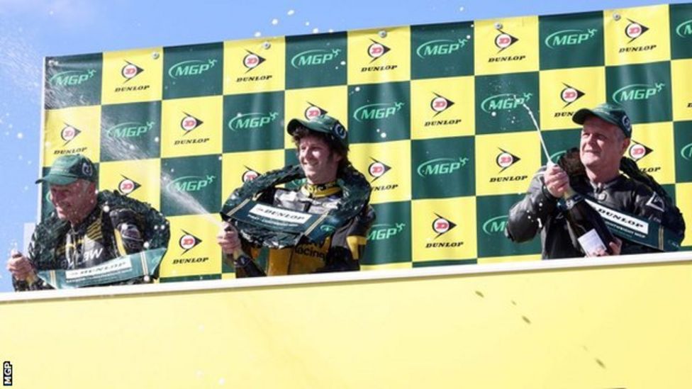 Manx Grand Prix: Mike Browne takes victory in Lightweight race - BBC Sport