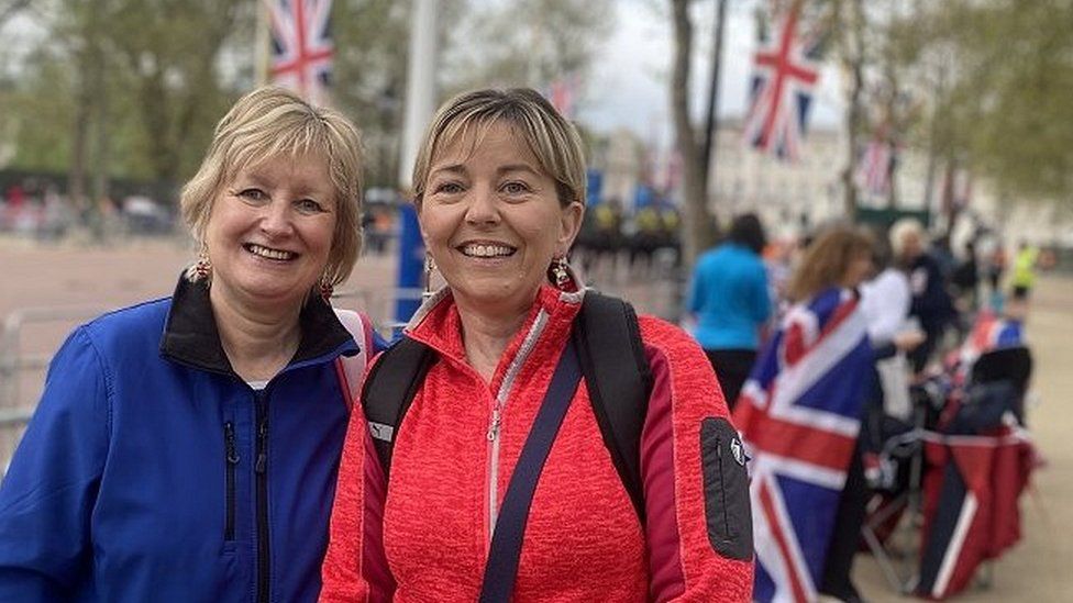 Northern Ireland royalists on the Mall for King's Coronation - BBC News