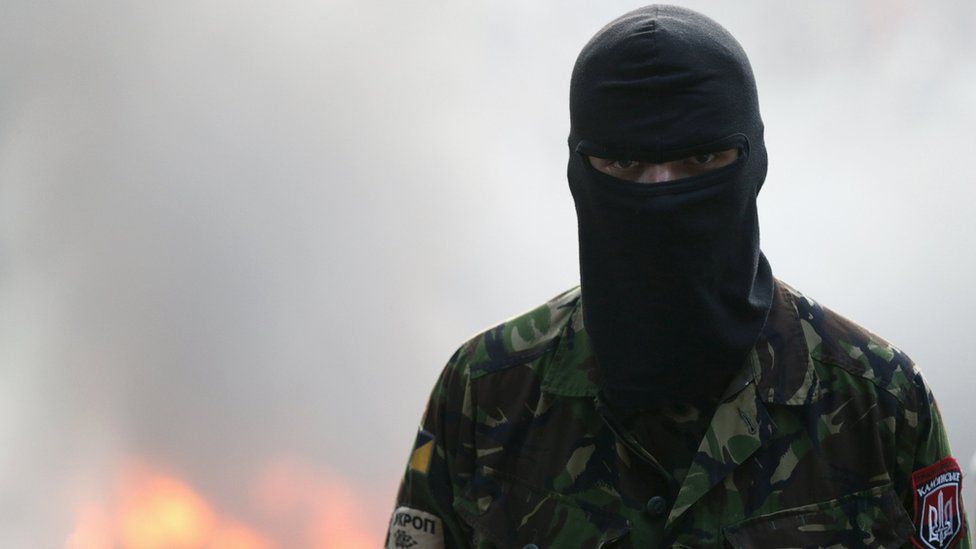 Ukraine clashes raise questions over Right Sector militia - BBC News