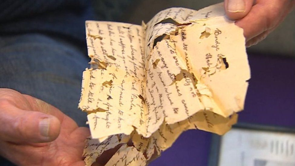 'Braint a dyletswydd' rhannu hanes milwr rhif 155380 - BBC Cymru Fyw