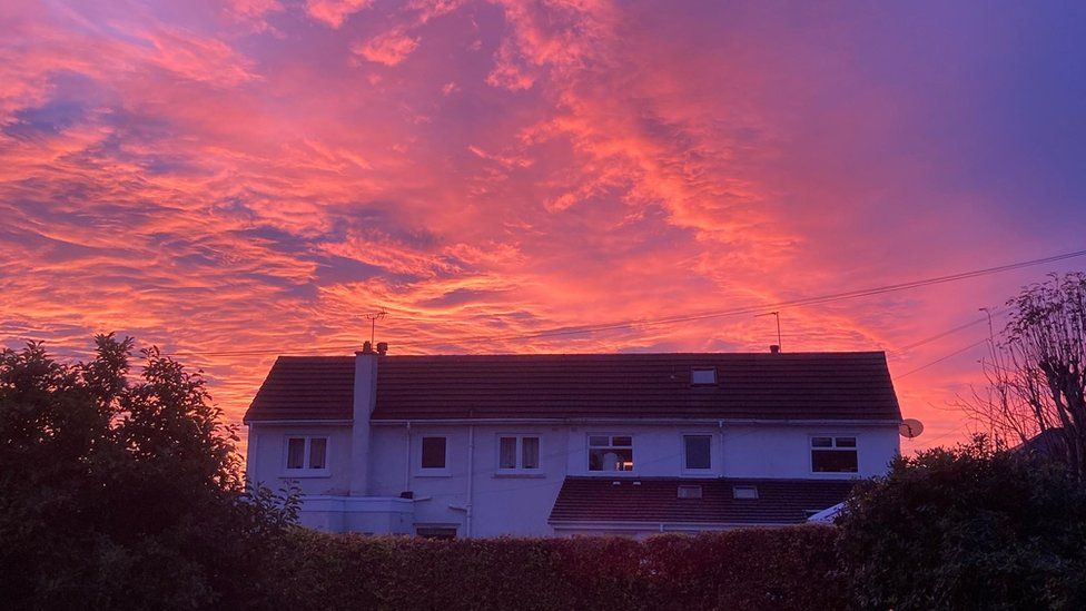 Striking sunrises across Scotland - BBC Weather