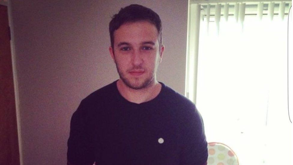 Drugs warning: Family's agony after 'ecstasy death' - BBC News