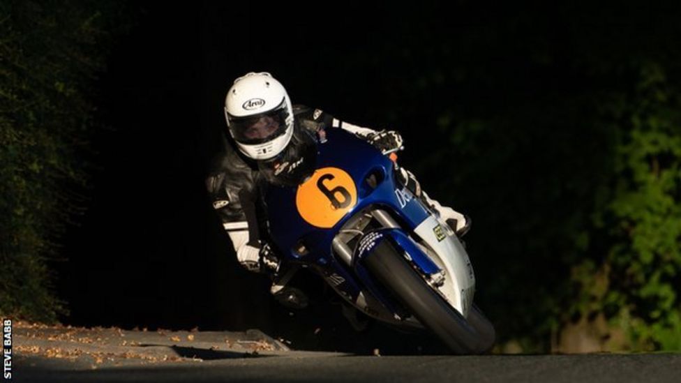 Manx GP: James Hind takes record-breaking win in Lightweight race - BBC ...