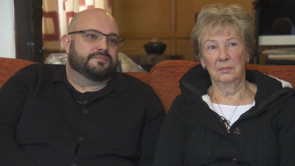 Hannah Warren: Woman died at docks after failings by Met Police - BBC News