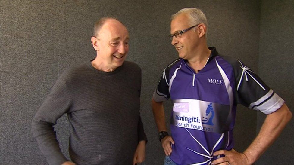 Jonathan Agnew 'father's tribute letter' up for sport award - BBC News