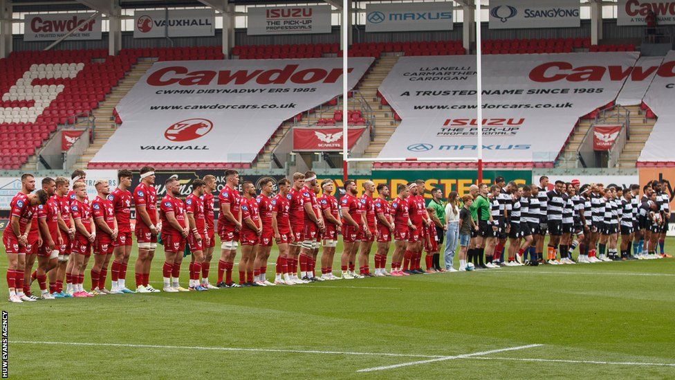 Phil Bennett memorial match: Scarlets 33-19 Barbarians - BBC Sport