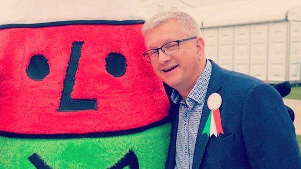 Y da, y drwg a'r doniol: Profiadau Eisteddfodol staff yr Urdd - BBC ...