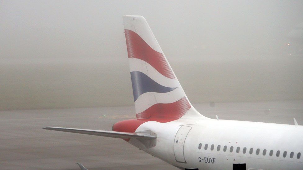 Who, What, Why: Why does fog still disrupt flights? - BBC News