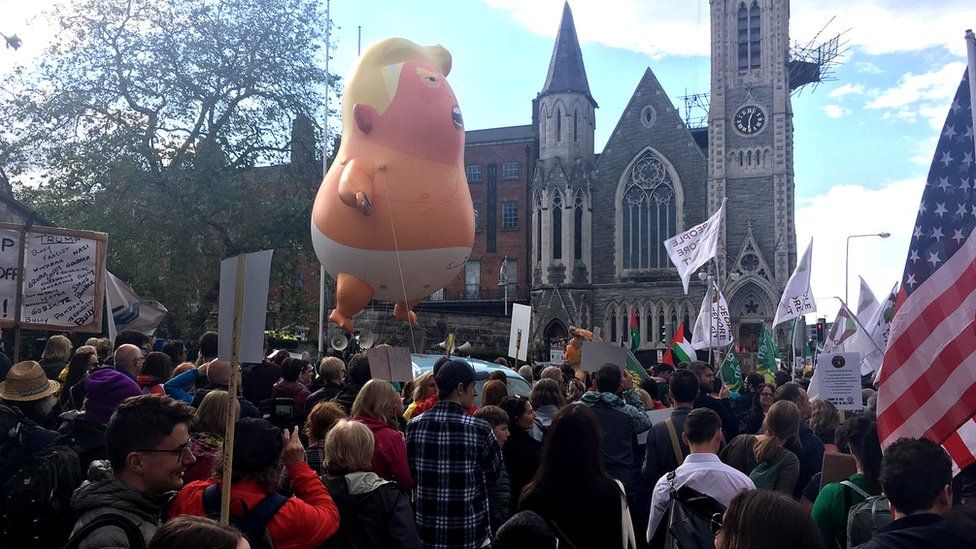 Donald Trump: Dublin protest over president's Irish visit - BBC News