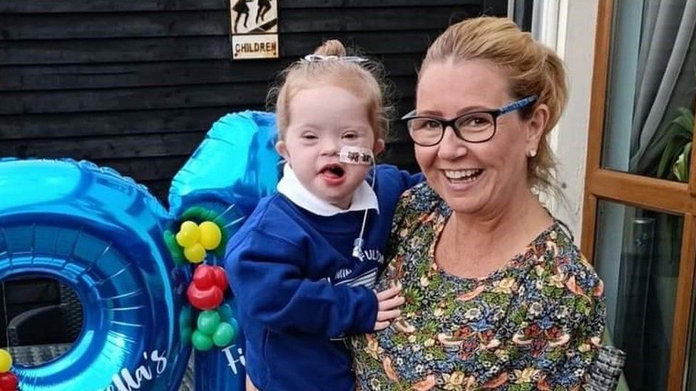 Fleming Fulton: Special school class closures 'just not fair' - BBC News