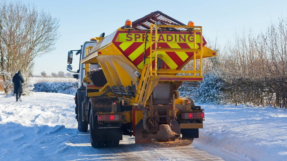 Northern Ireland weather: Snow and ice as Arctic air sweeps in - BBC News
