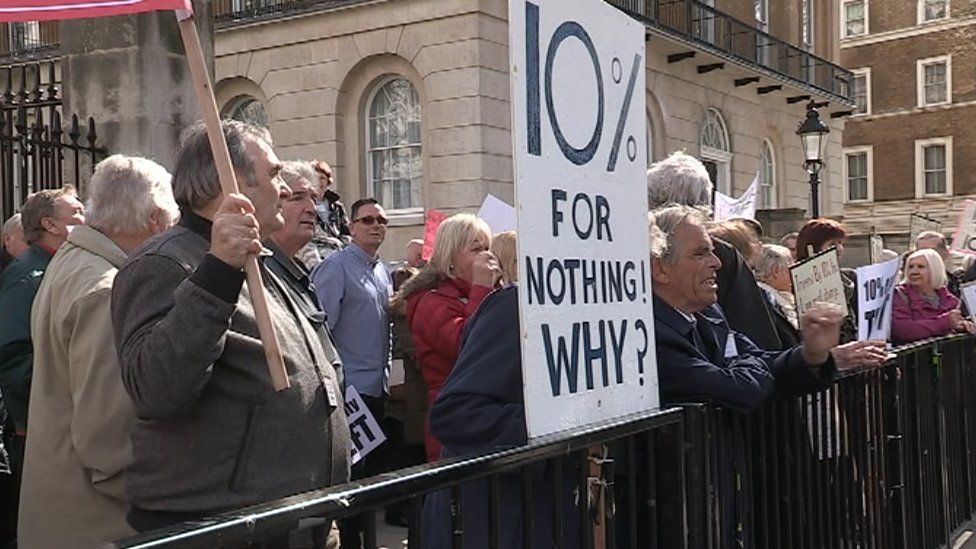 Protestors call to end 'theft' of equity on park home sales - BBC News