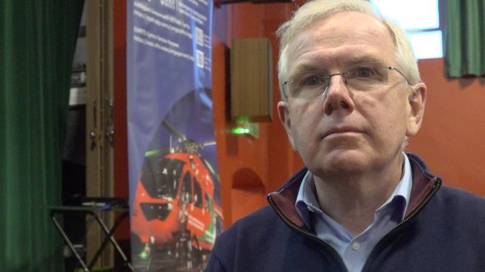 Adolygiad yn argymell cau dwy ganolfan Ambiwlans Awyr - BBC Cymru Fyw