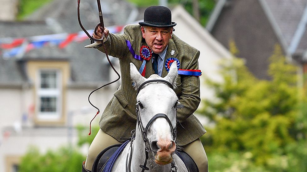 In pictures: Selkirk Common Riding - BBC News
