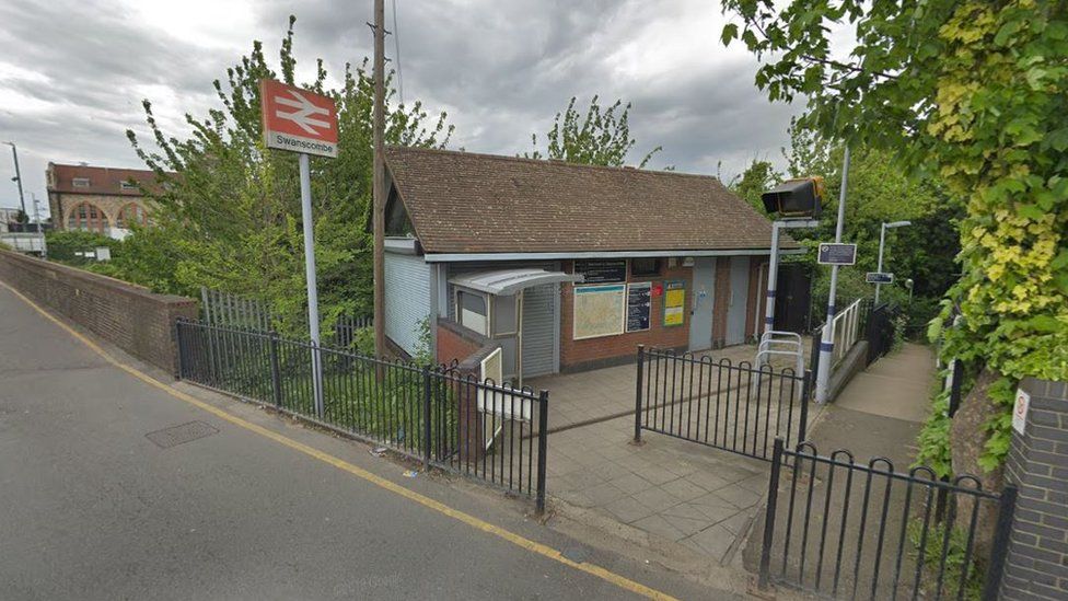 Swanscombe railway death: Boy had taken tranquiliser - BBC News