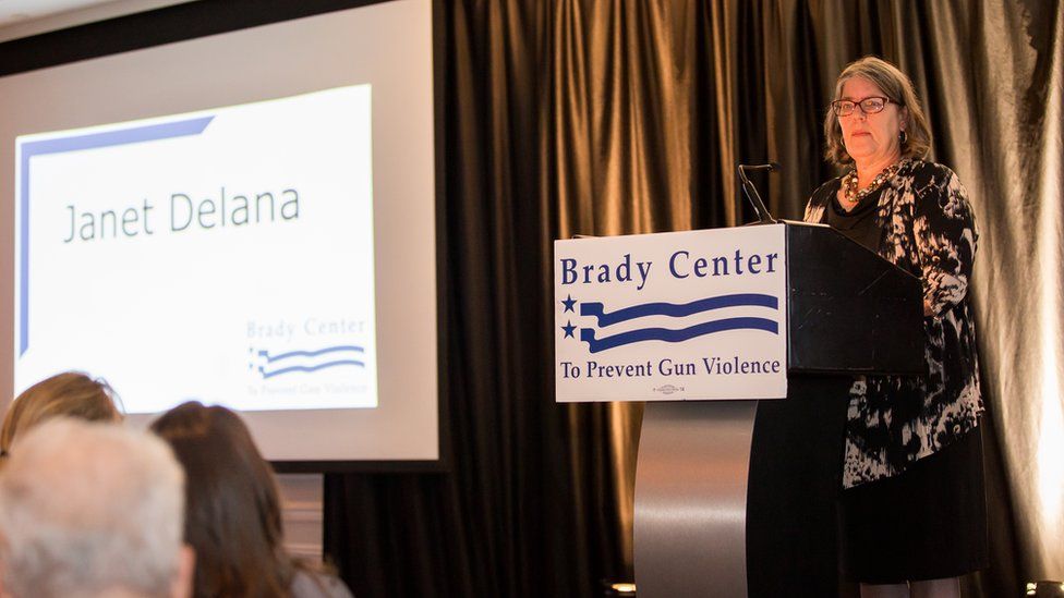 Trying to overturn a US gun law - BBC News