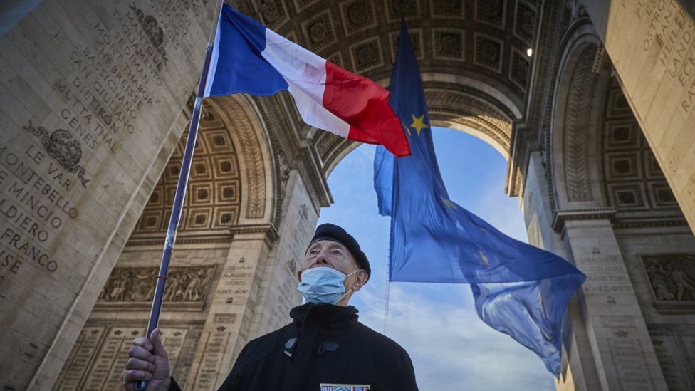 Brexit: City Hall unable to fly EU flag to mark vote anniversary - BBC News