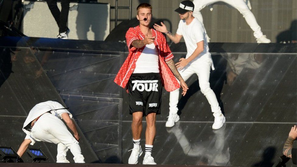 Justin Bieber: How he hypnotised Hyde Park at BST gig - BBC News