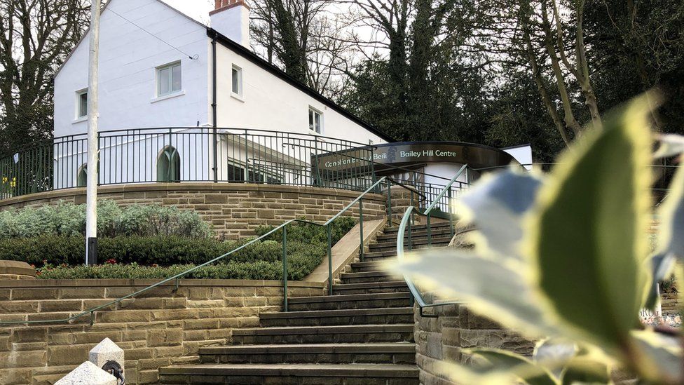 Mold's Bailey Hill restored after £1.8m project - BBC News
