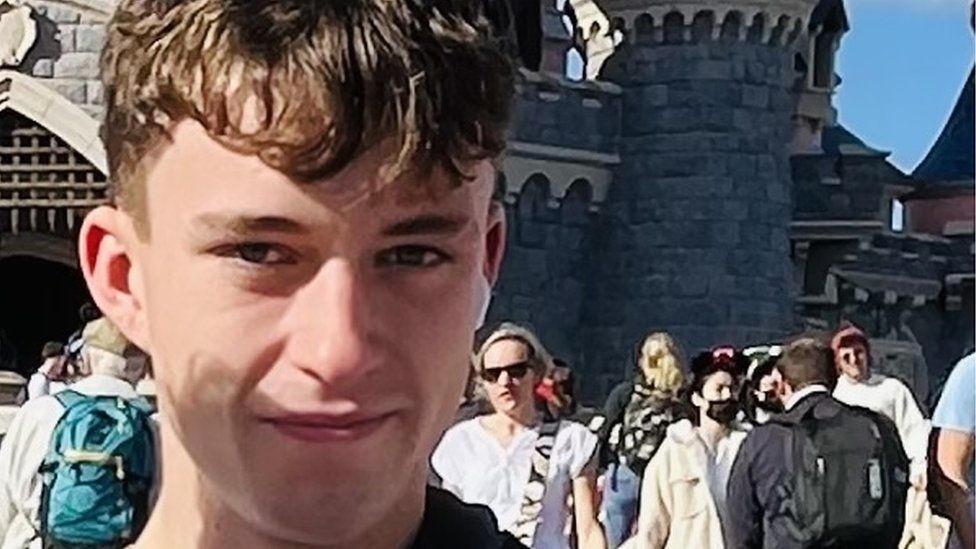 Teenager who died after being found in Edinburgh street is named - BBC News