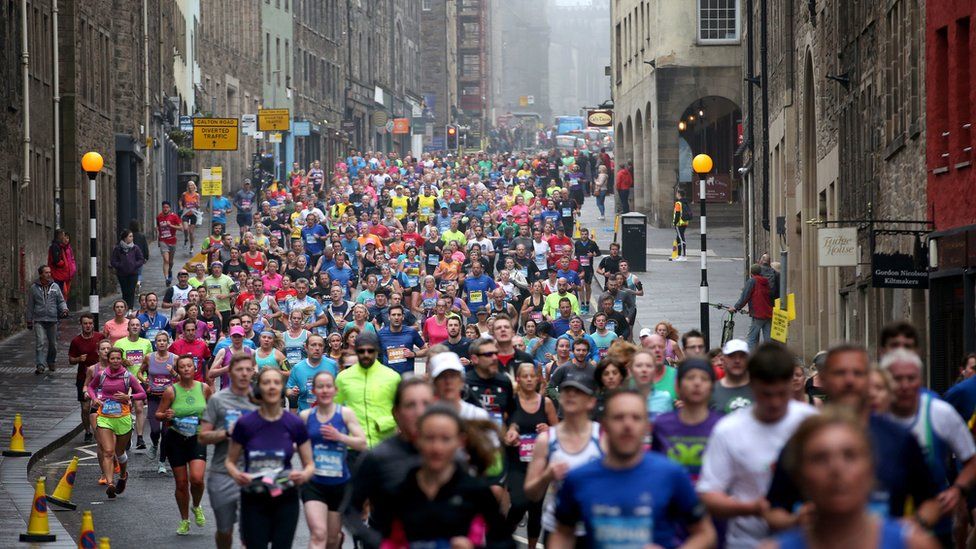 Outlander star Sam joins Edinburgh Marathon runners - BBC News