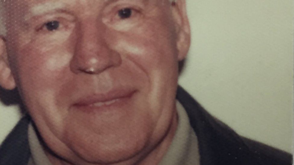 Missing pensioner Thomas Clark boarded bus in East Kilbride - BBC News
