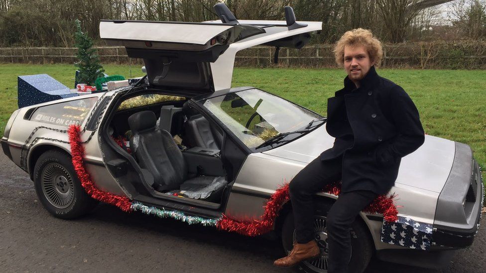 Festive DeLorean brings Christmas cheer to Bristol - BBC News