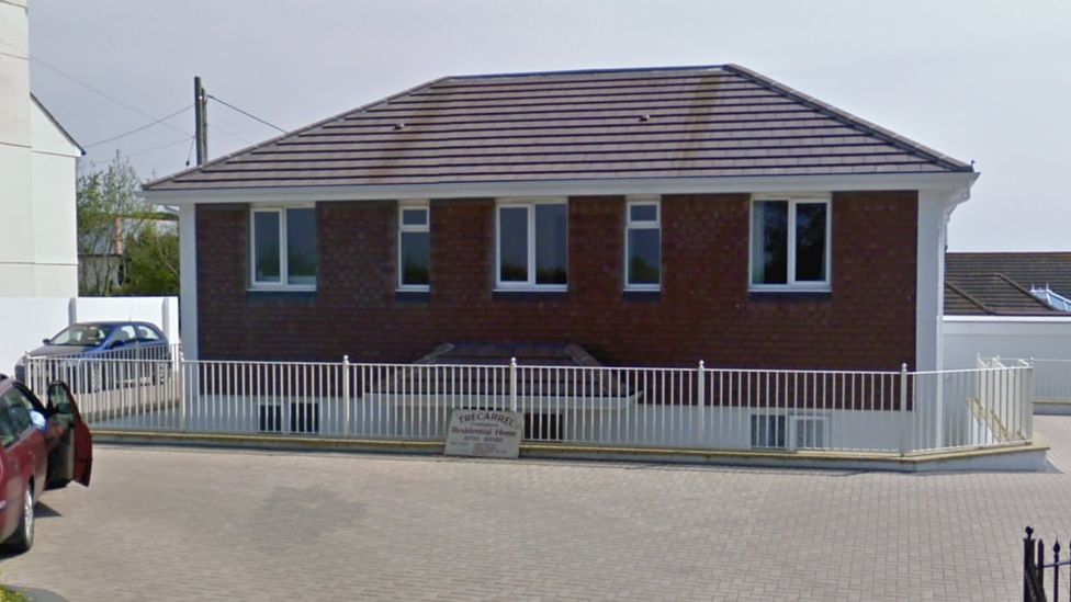 Tywardreath care home at fault for handling of resident's falls - BBC News