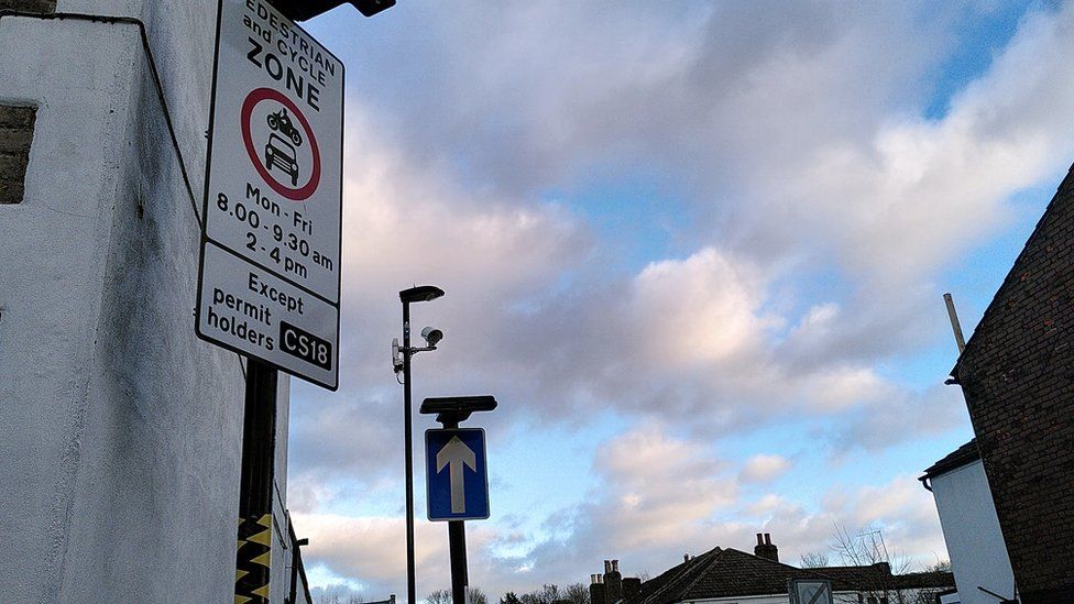 Croydon Council deprived of £70,000 in traffic camera revenue - BBC News