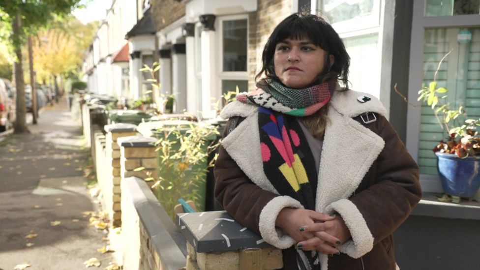 Walthamstow: Couple who slept on roof extend solar panels project - BBC ...