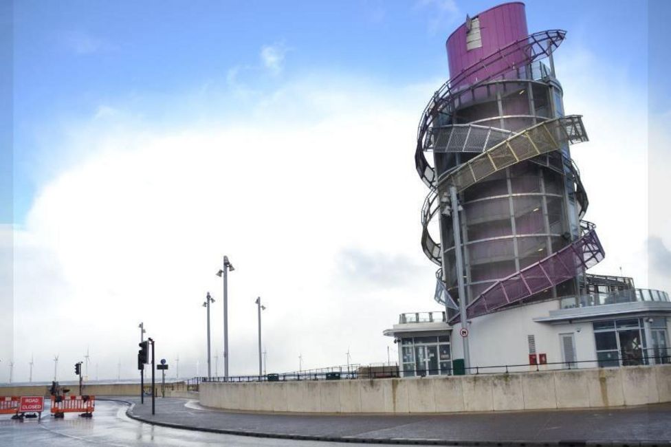 Redcar Beacon viewing platform closure criticised - BBC News