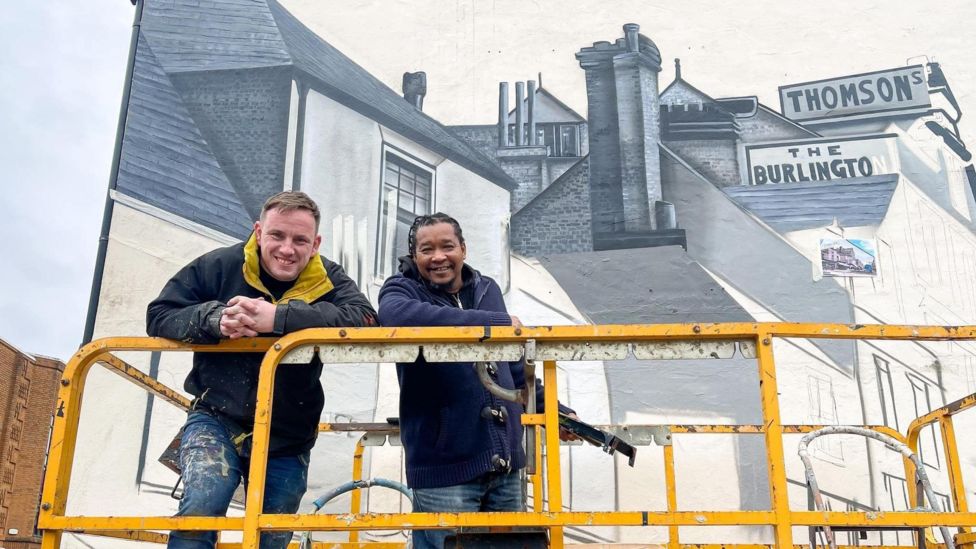 Peterborough mural depicts 1908 Cowgate street scene - BBC News