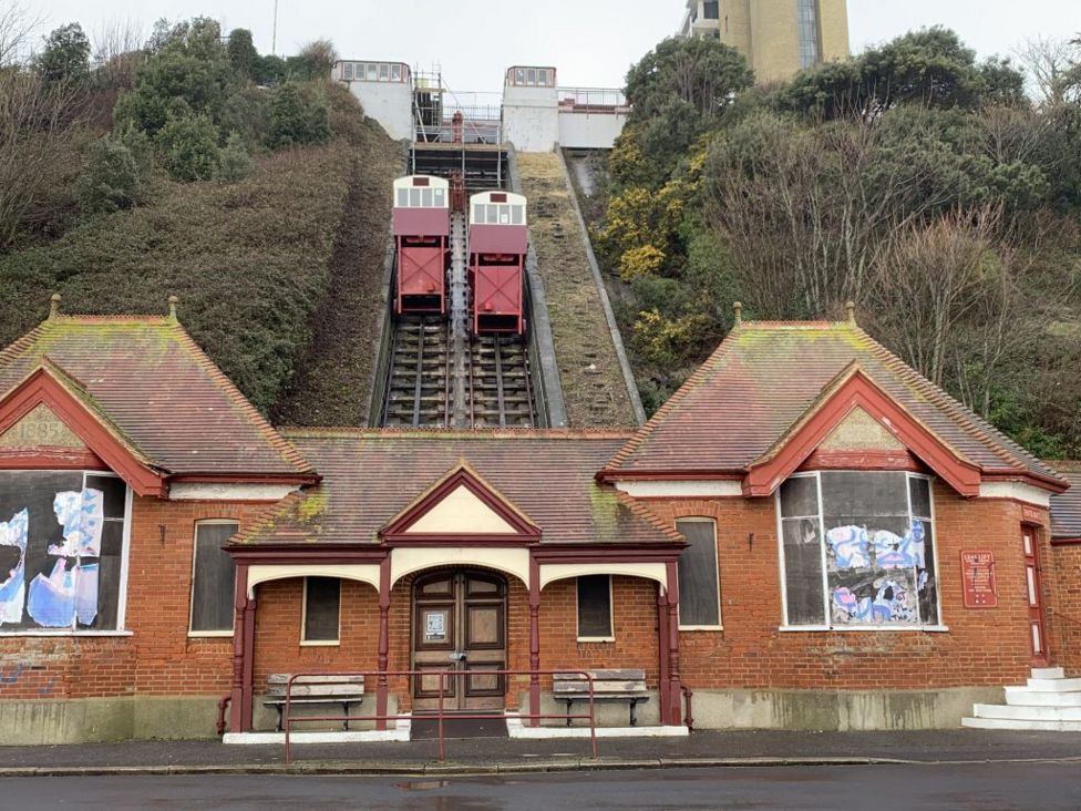 Folkestone: Leas Lift closer to reopening as revamp approved - BBC News