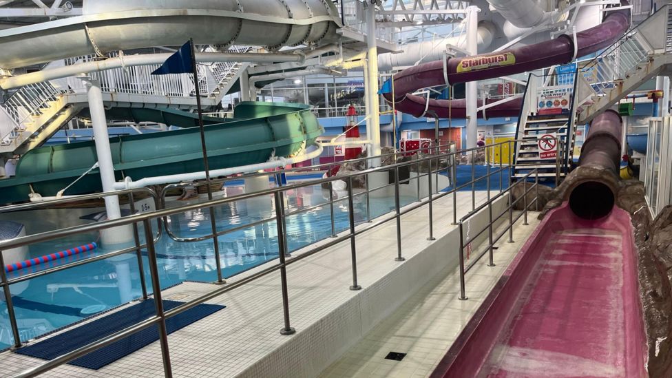 Spectrum Guildford managers criticised over pool closure - BBC News