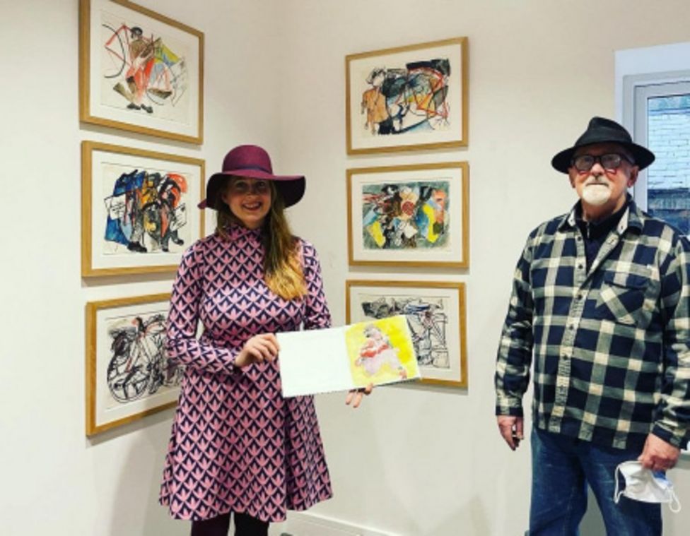 Pum munud gyda'r artist Nichola Harding Hope - BBC Cymru Fyw