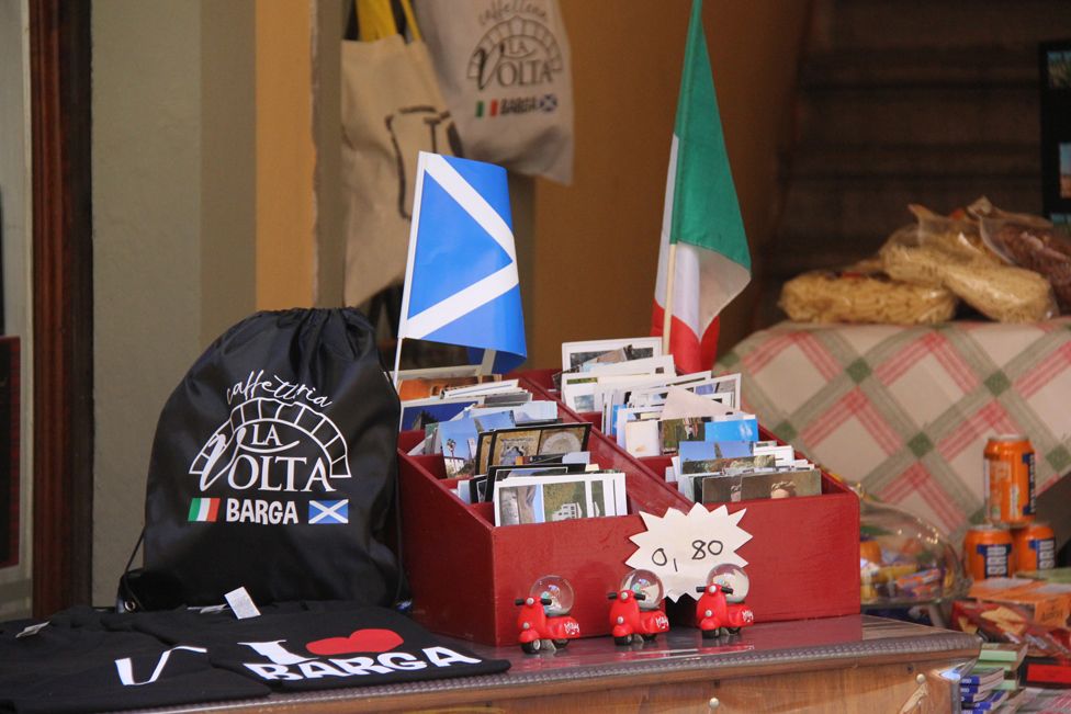 In pictures: Italian town Barga celebrates links with Scotland - BBC News
