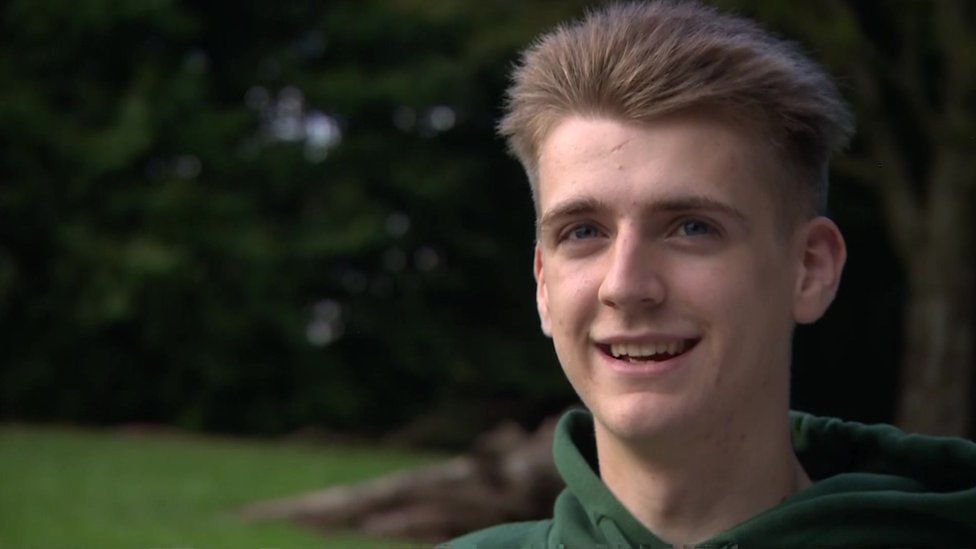 GCSEs and A-levels grades U-turn: 'A triumph for Welsh students' - BBC News