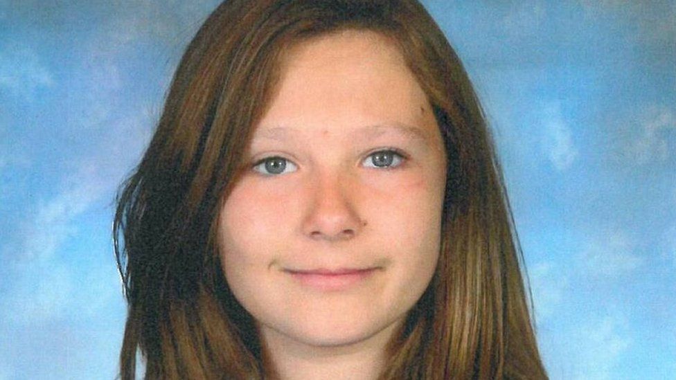 Level crossing death: Sacha Wheeler parents want crossing shut - BBC News