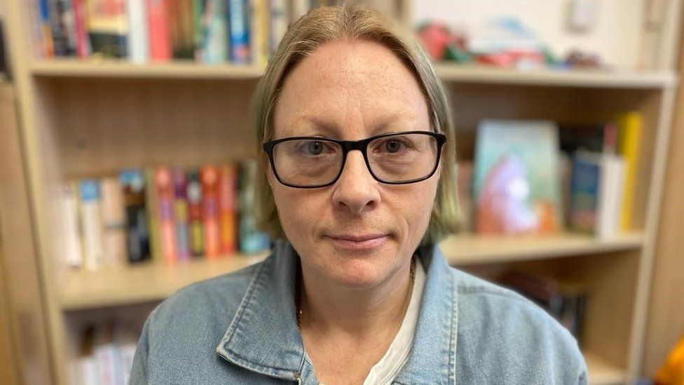 Painkillers, addiction and me: One mother's story - BBC News